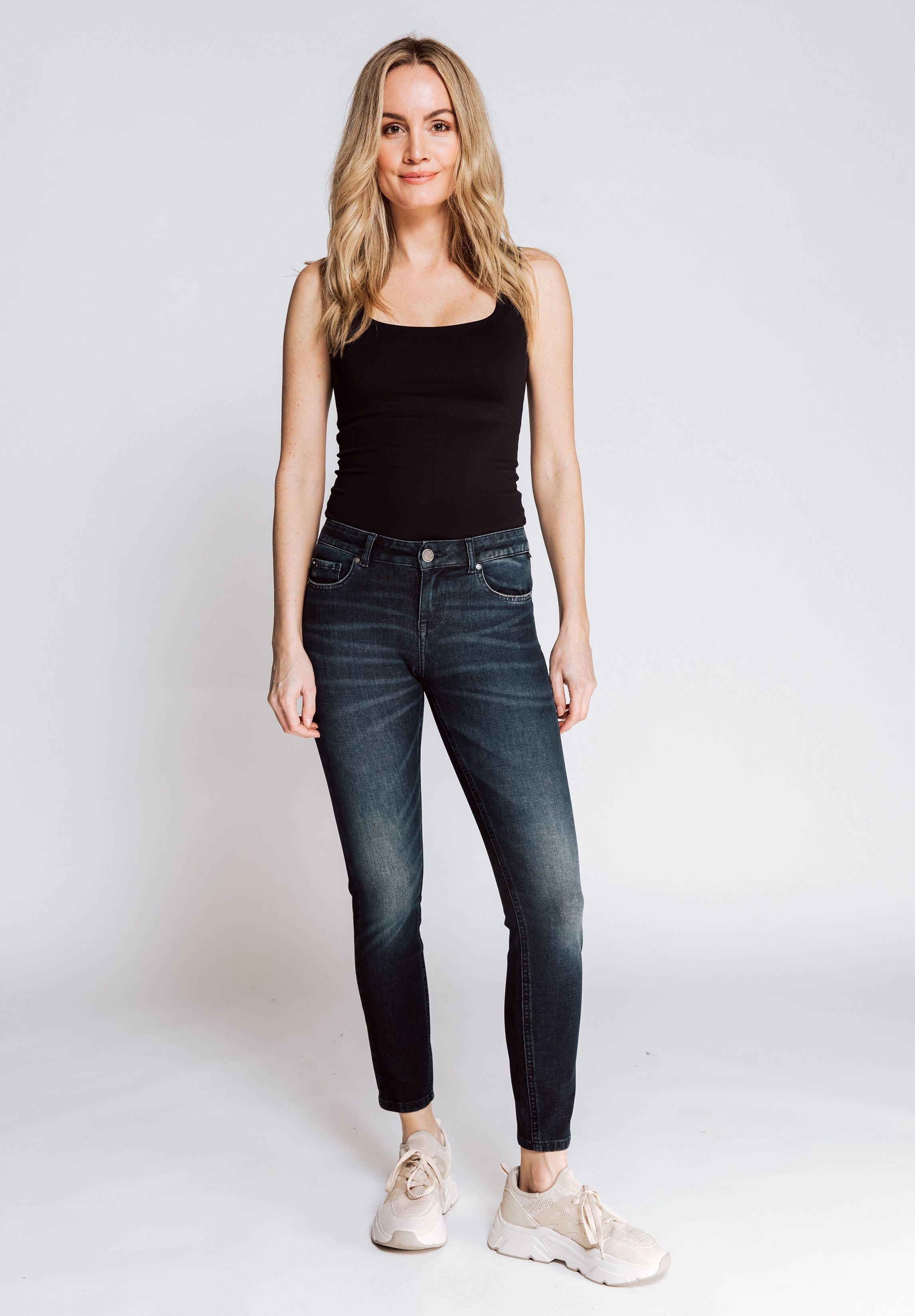 Zhrill Daffy Blue Jeans – Shop 9